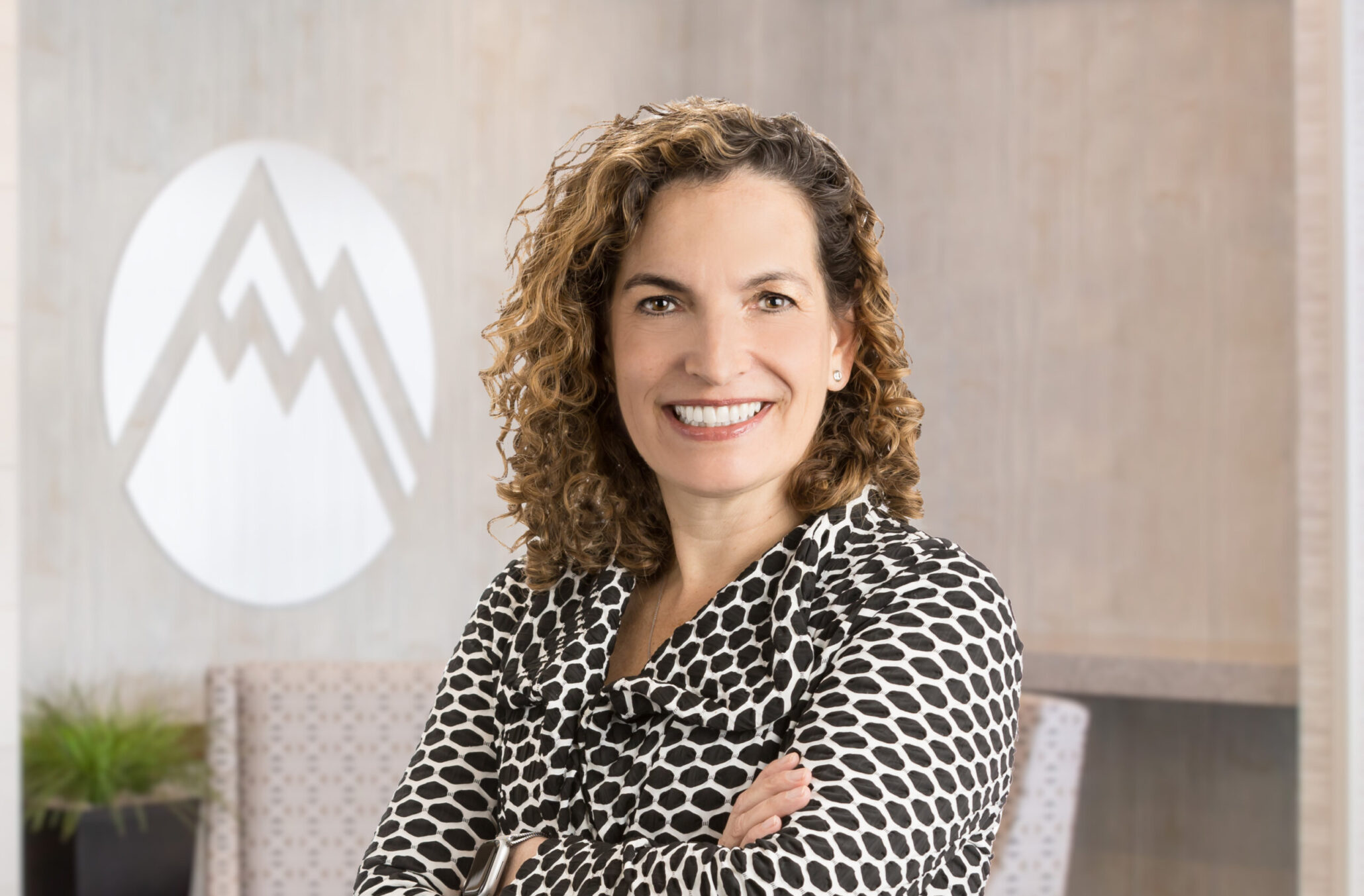 Debra M Parisi, MD | Surgeon | Summit Orthopedics